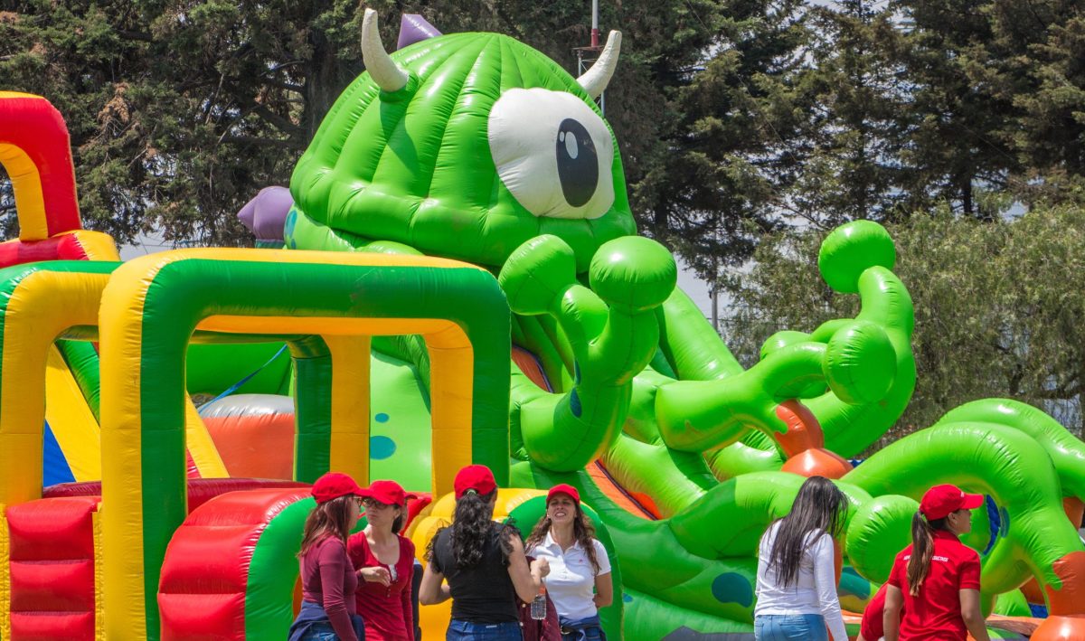 Inflables Gigantes Alta Calidad para Rally de Integración.