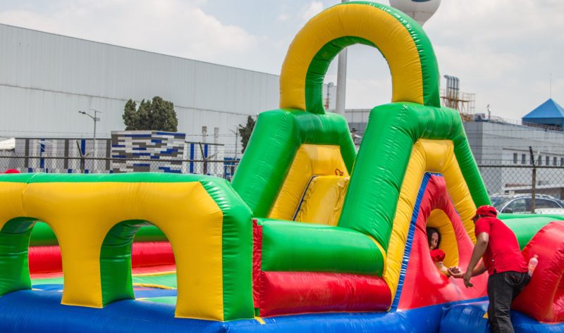 Inflables Gigantes Alta Calidad para Rally de Integración.